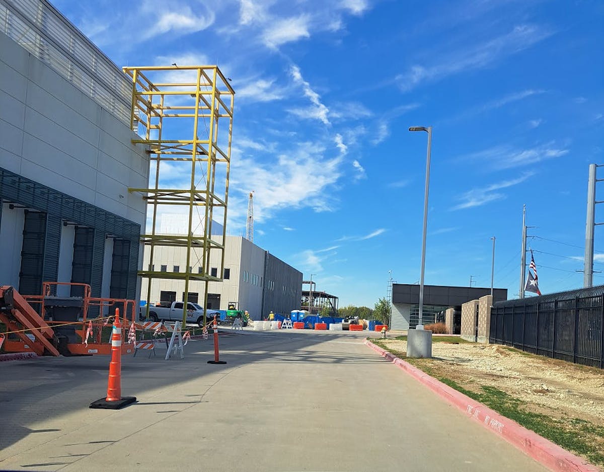 DCF Tours: NTT Global Data Centers Americas' Dallas TX1, Garland, Texas | Data Center Frontier